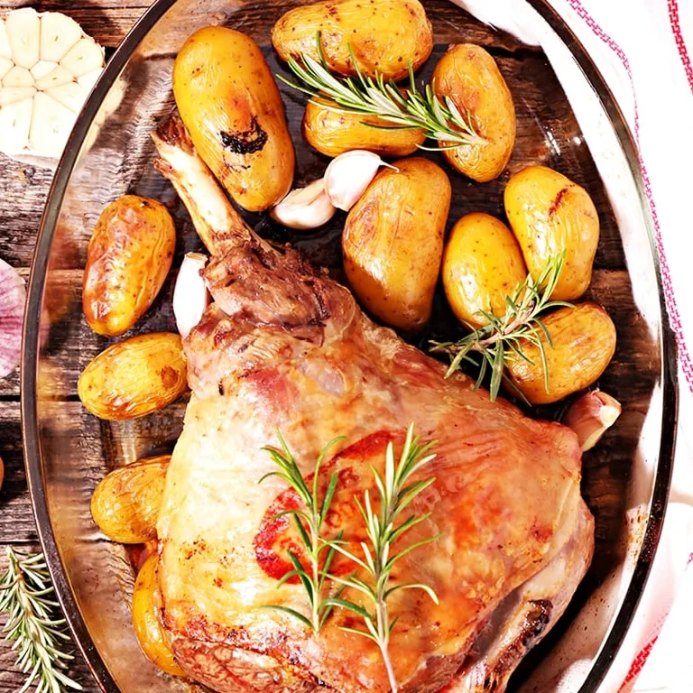 Cabrito assado no forno com mel e alecrim: receita tradicional e muito fácil de fazer | VortexMag